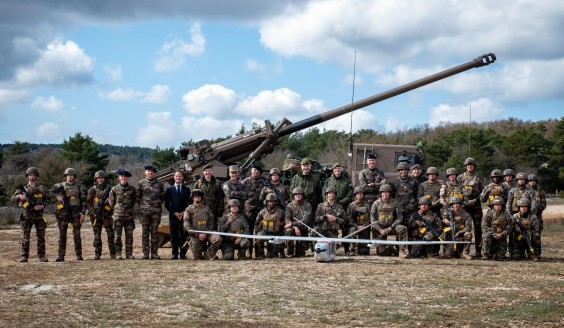 Commander of the Finnish Army on official Visit to France - Maavoimat ...