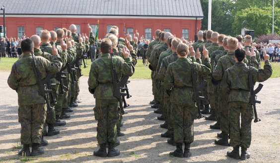 Maasotakoulun heinäkuun 2023 saapumiserän vala ja vakuutus Pyhtäällä ...